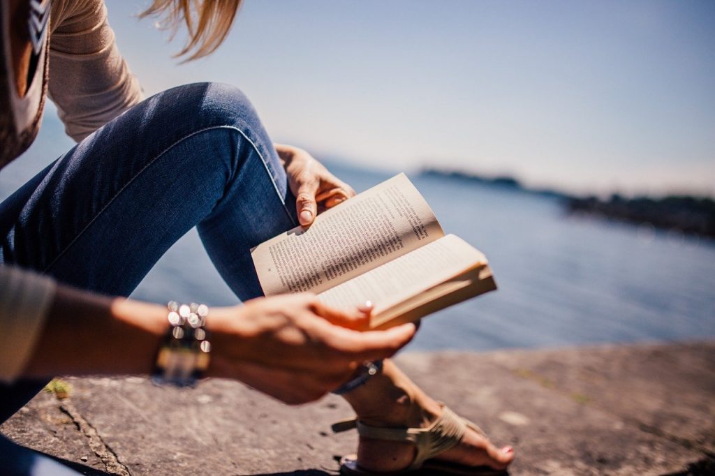 How to Make Reading Books a Fun Habit (And Not Just for School!)